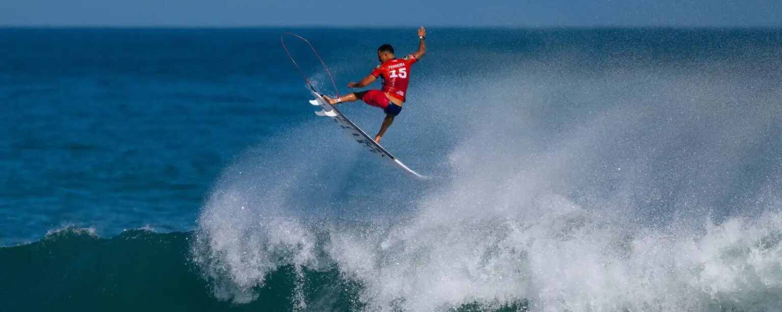 Quatro brasileiros avançam às quartas de final da etapa da WSL em ...